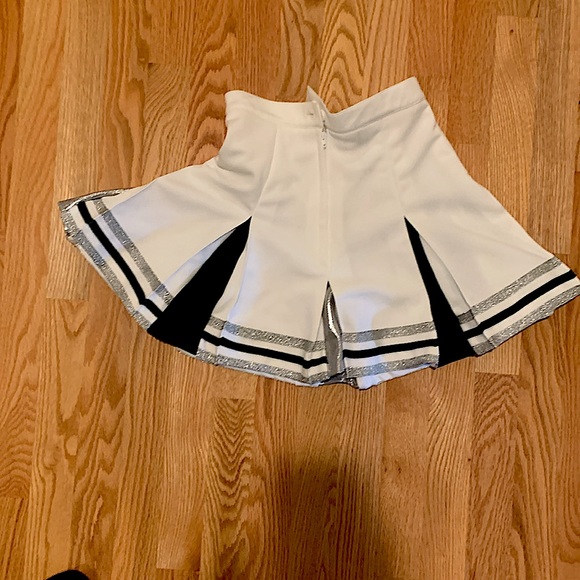 Varsity | Skirts | Varsity Spirit Nwt White Pleated Cheer Skirt Waist ...